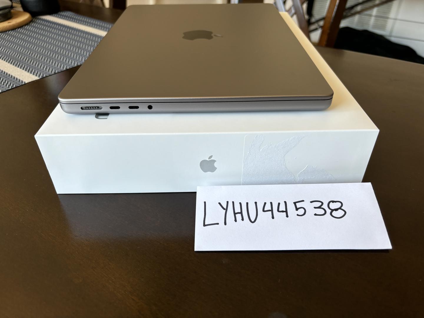 MacBook Pro 2023 - 14" - Apple M2 Pro 10-core, Gray, 512GB, 16GB ...