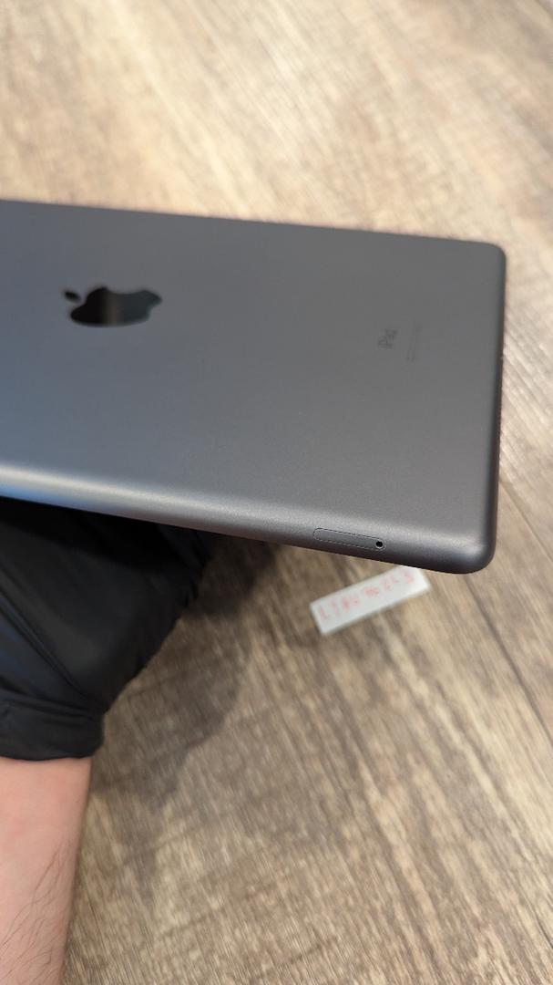 Apple iPad 8th Gen - Unlocked, Gray, 32GB, A2428 - LYHV76223 - Swappa