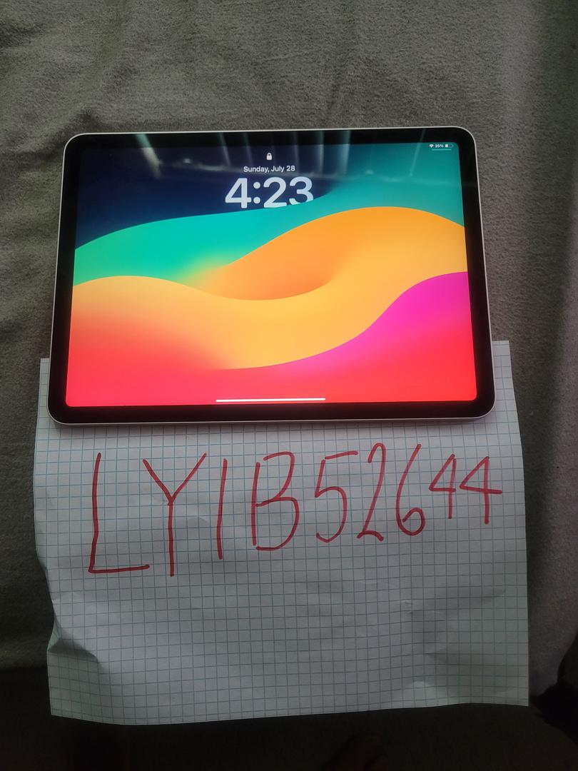 Apple iPad Air 5th Gen - Wi-Fi, 256GB, Starlight, A2588 - LYIB52644 ...