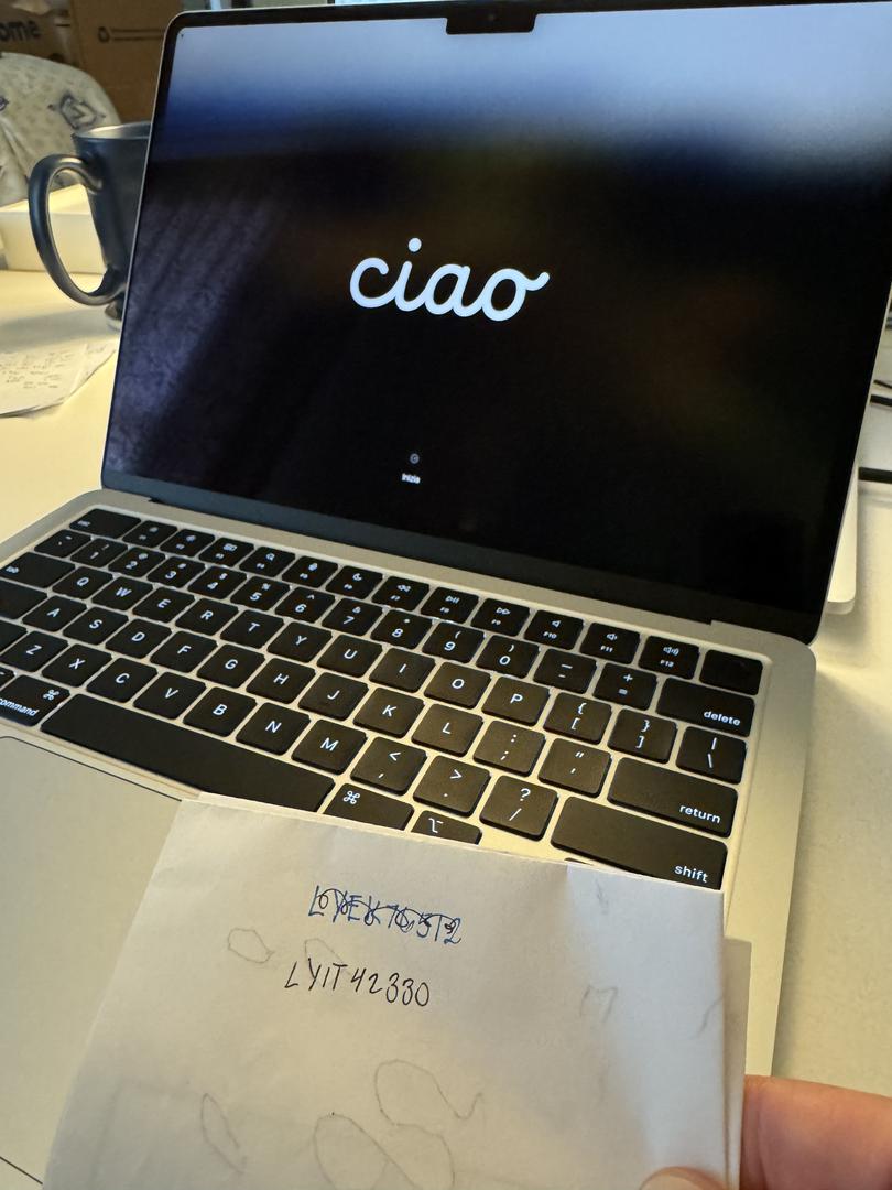 MacBook Air 2022 - 13" - Apple M2, Silver, 512GB, 8GB - LYIT42330 - Swappa