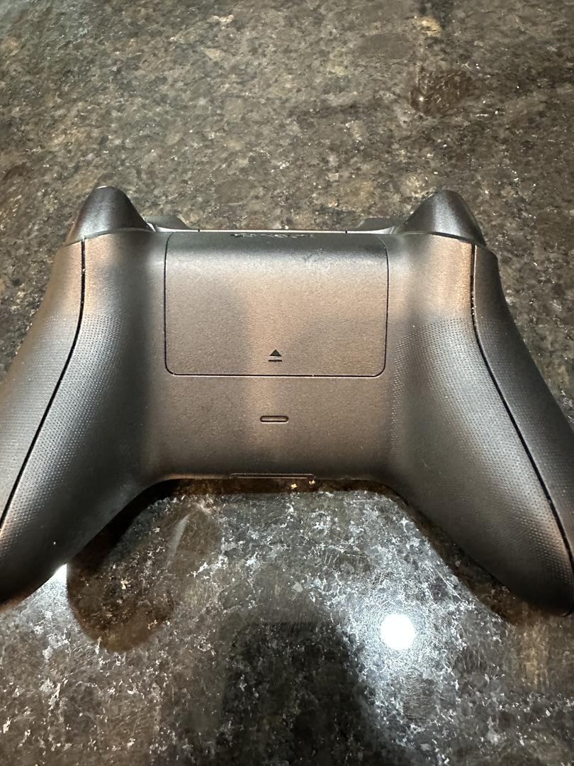 Xbox Series X (2020) - Black, 1TB, standard - LYJM34683 - Swappa