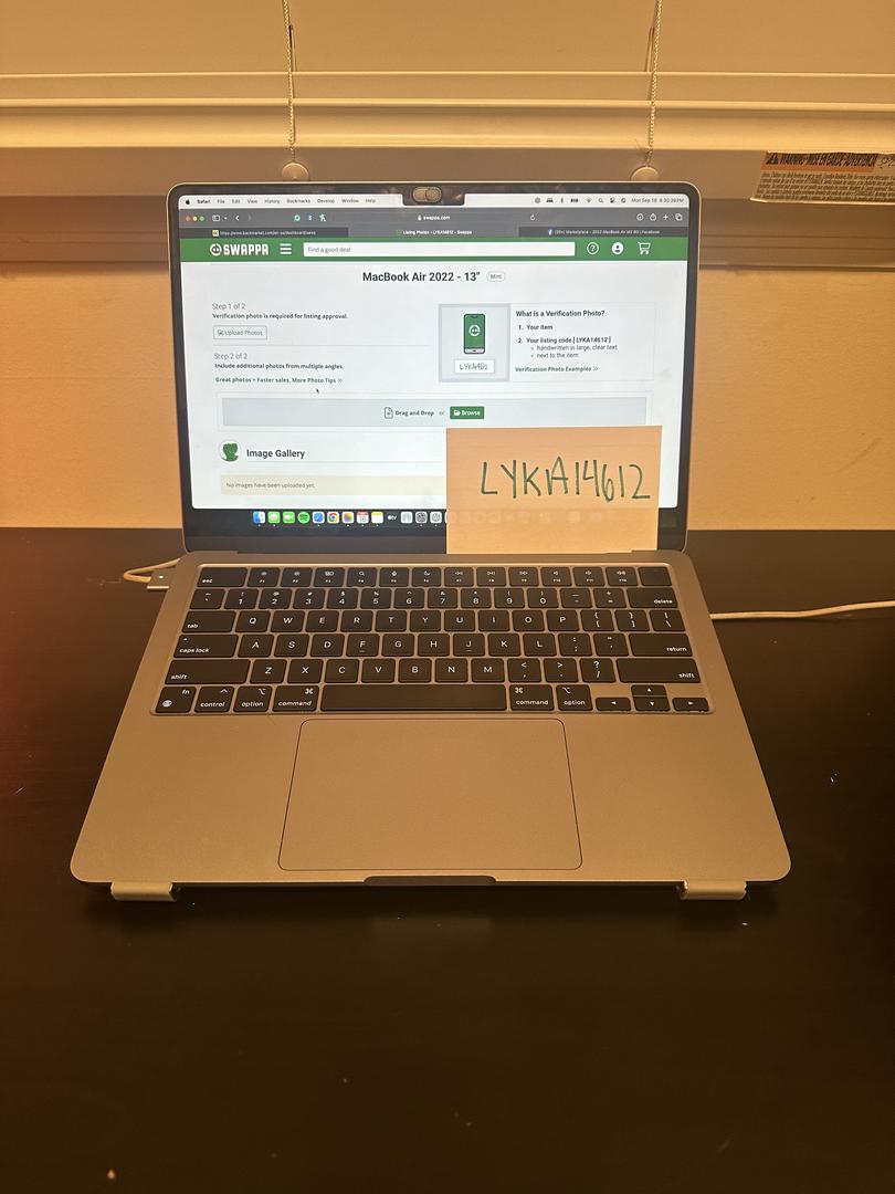 MacBook Air 2022 - 13" - Apple M2, Gray, 256GB, 8GB - LYKA14612 - Swappa