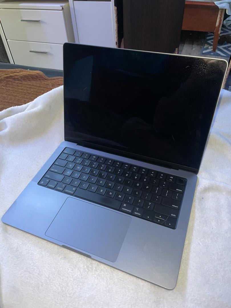 MacBook Pro 2021 - 14" - Apple M1 Pro 8-core, Silver, 512GB, 16GB ...