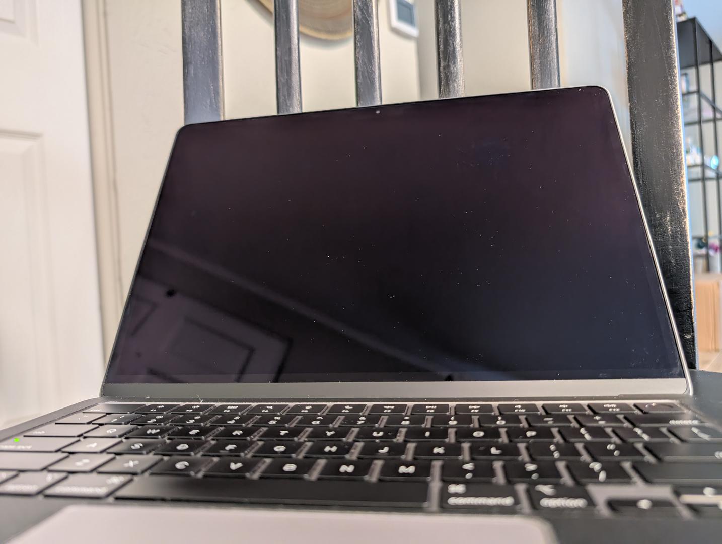 MacBook Air 2022 - 13" - Apple M2, Gray, 512GB, 8GB - LYNM52125 - Swappa