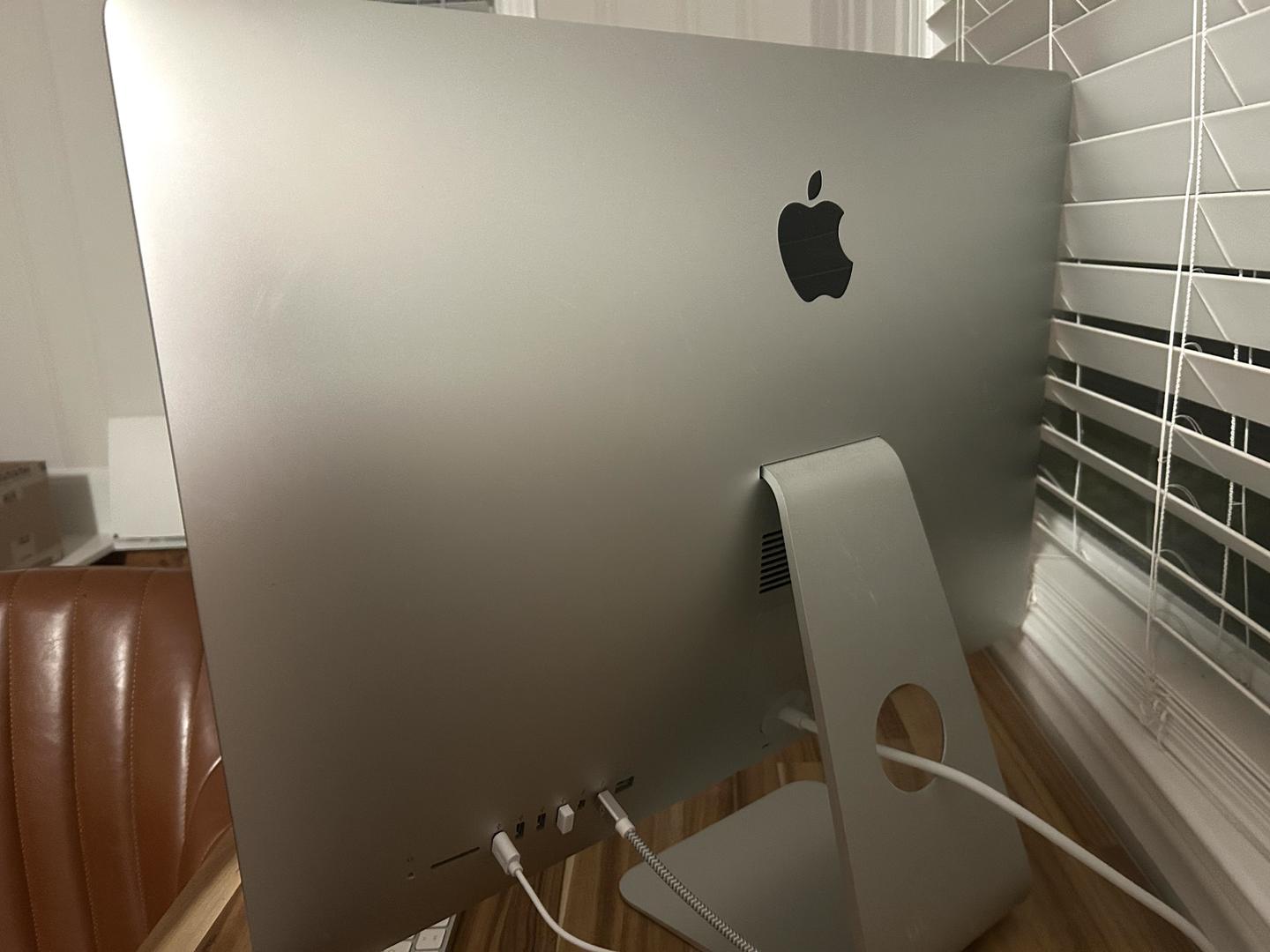 iMac 2015 27" Retina 5K - I5, 1TB, 8GB - LYOA28077 - Swappa