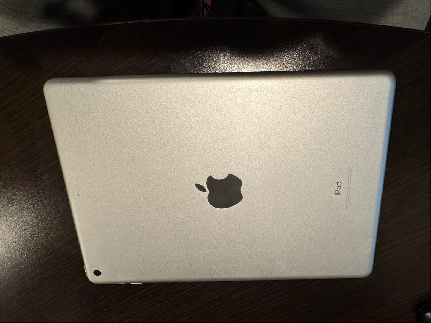 Apple iPad 6th Gen - Wi-Fi, Silver, 128GB, A1893 - LZAE37486 - Swappa