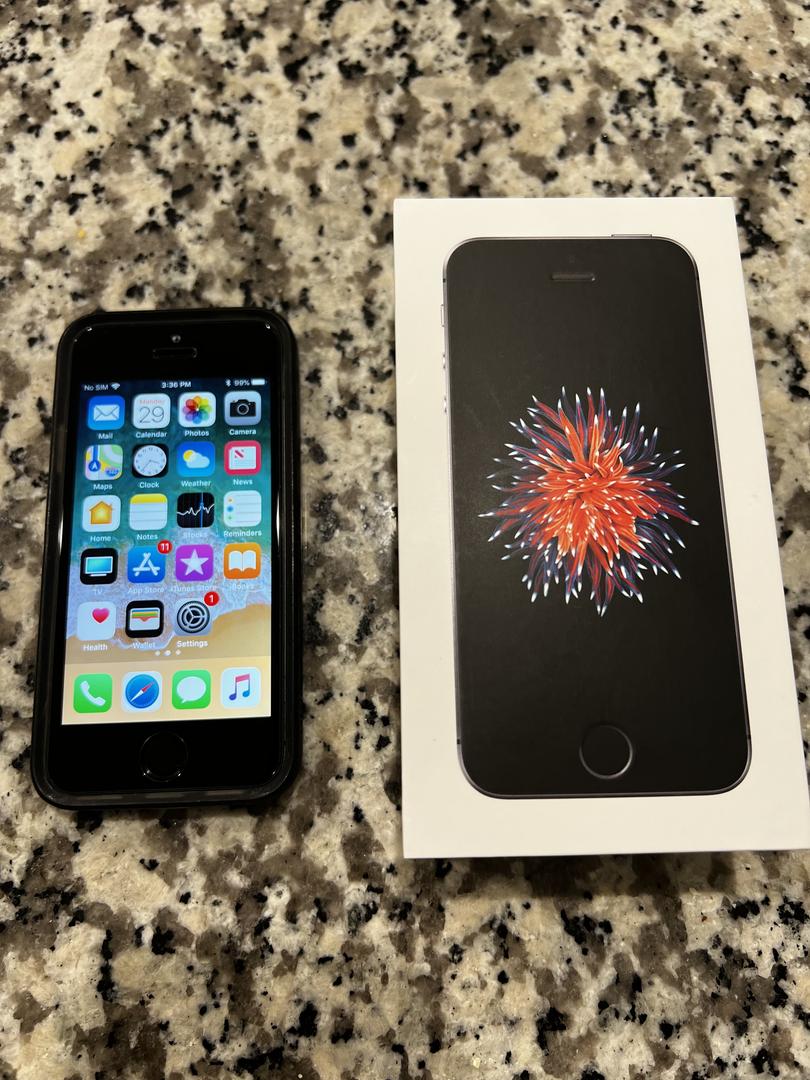 Apple iPhone SE 1st Gen 2016 - Unlocked, Grey, 32GB, A1662 - LZKL62097 ...