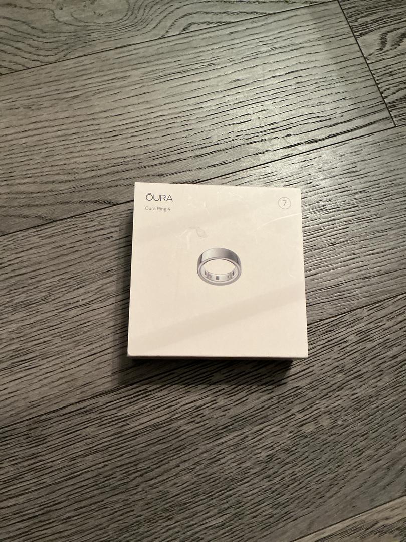 Oura Ring Gen 4 - Silver, Size 7 - LZMW68677 - Swappa