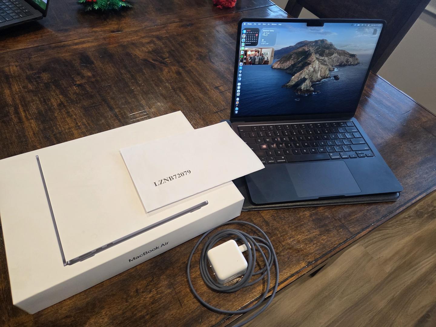 MacBook Air 2022 - 13" - Apple M2, Midnight, 1TB, 16GB - LZNB72079 - Swappa