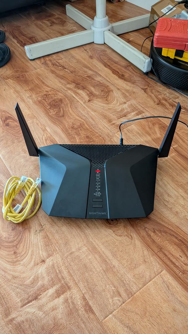 Netgear Router - LZNX51418 - Swappa