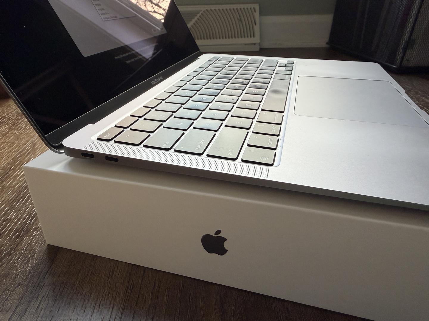 MacBook Air 2020 - 13" - Apple M1, Gray, 256GB, 8GB - LZNY34340 - Swappa